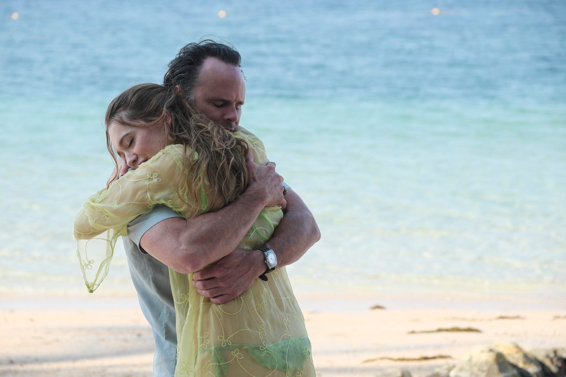 'White Lotus' stars Walton Goggins, Aimee Lou Wood deny feud rumors: 'I ...