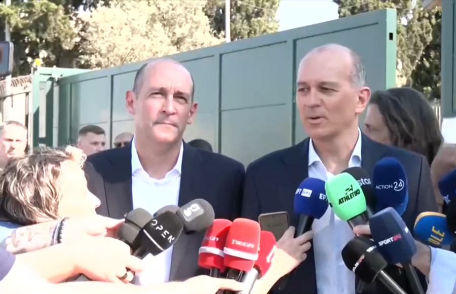 Ο Παναγιώτης Αγγελόπουλος ενοχλήθηκε από το μαλλί δημοσιογράφου - Η ...