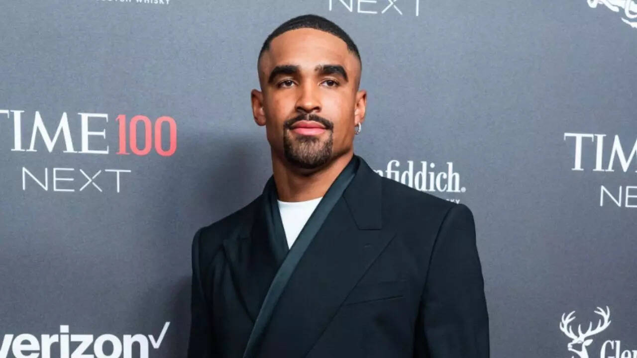 Jalen Hurts leads Eagles into historic ring ceremony after Super Bowl ...