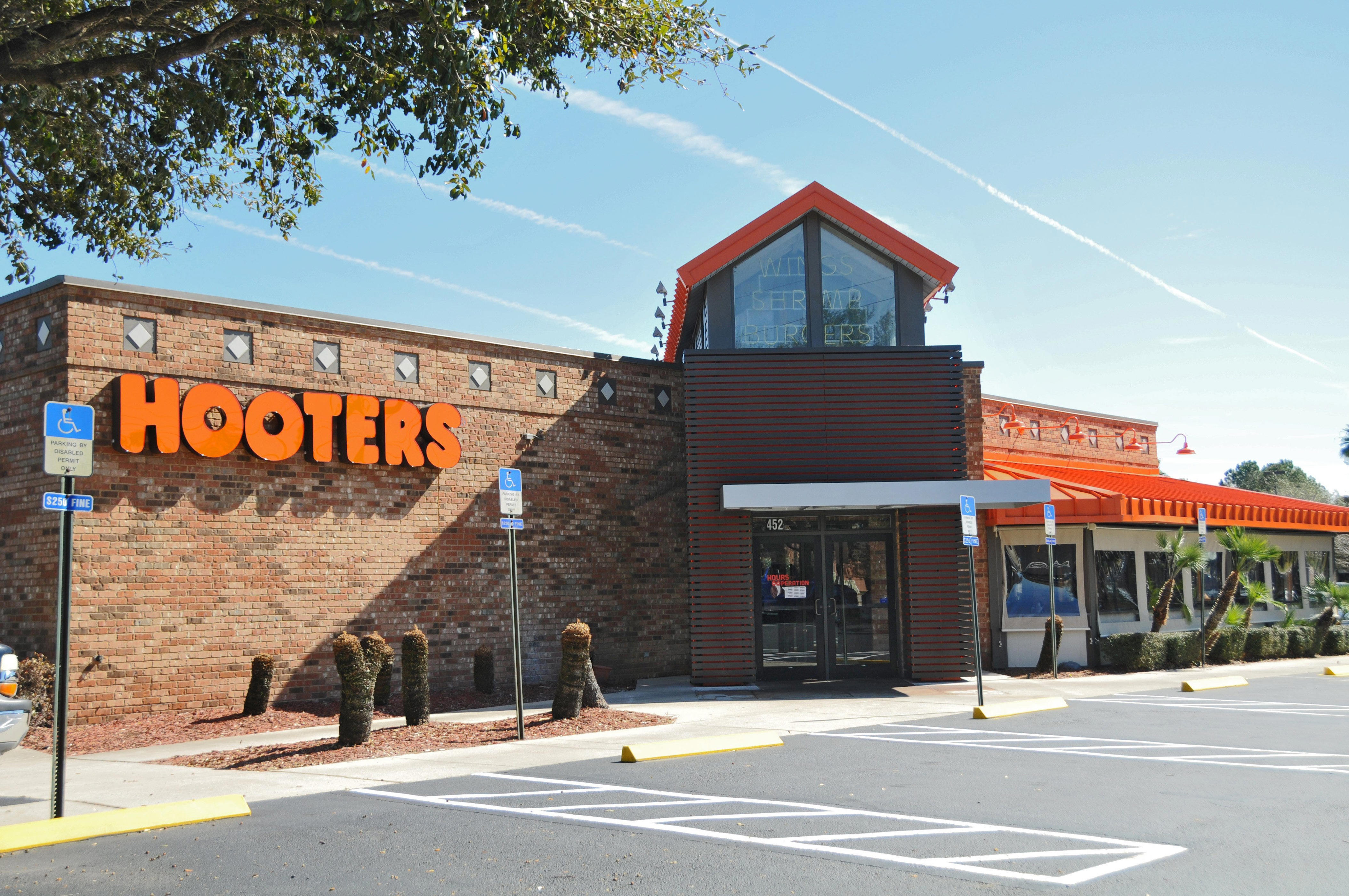 2 Michigan Hooters abruptly close. Are any left after latest closures?