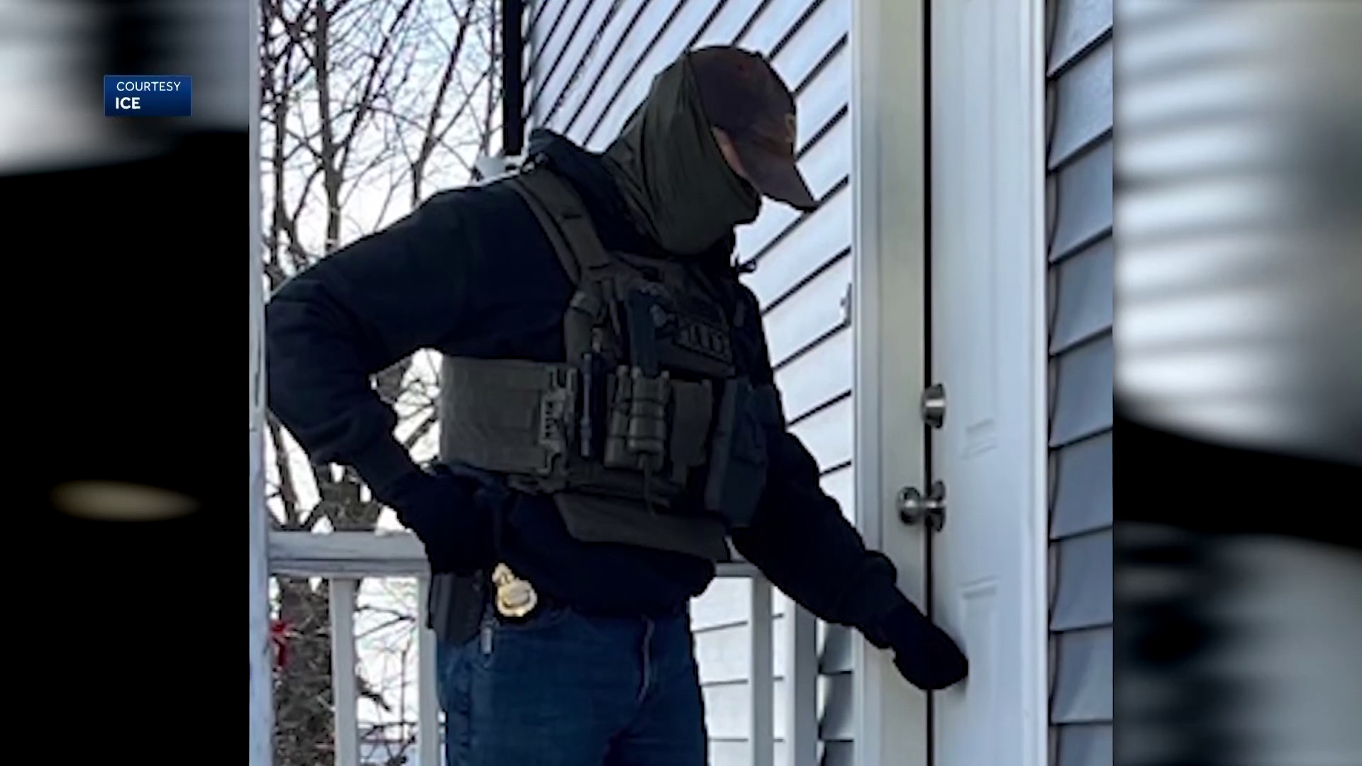 Bill seeks to ban ICE from wearing masks