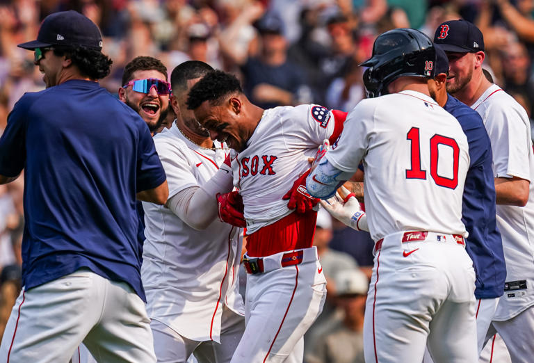 Watch: Red Sox walk off Angels with only-at-Fenway home run
