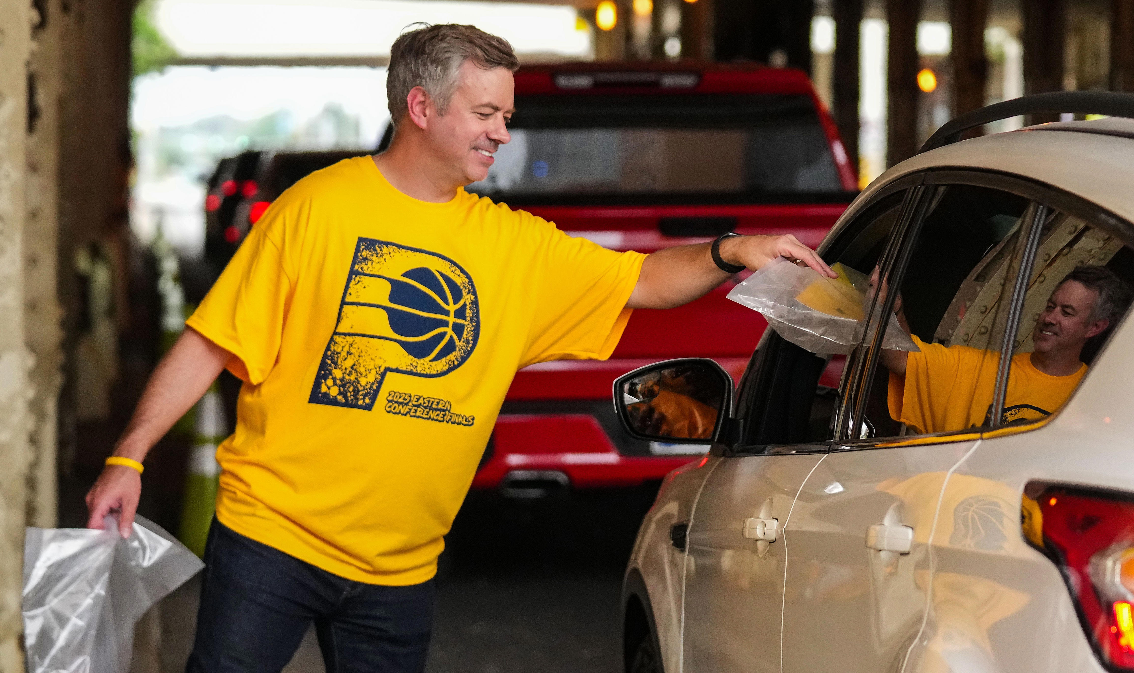 Yes 'Cers: Downtown Indy traffic is jammed with people trying to score ...