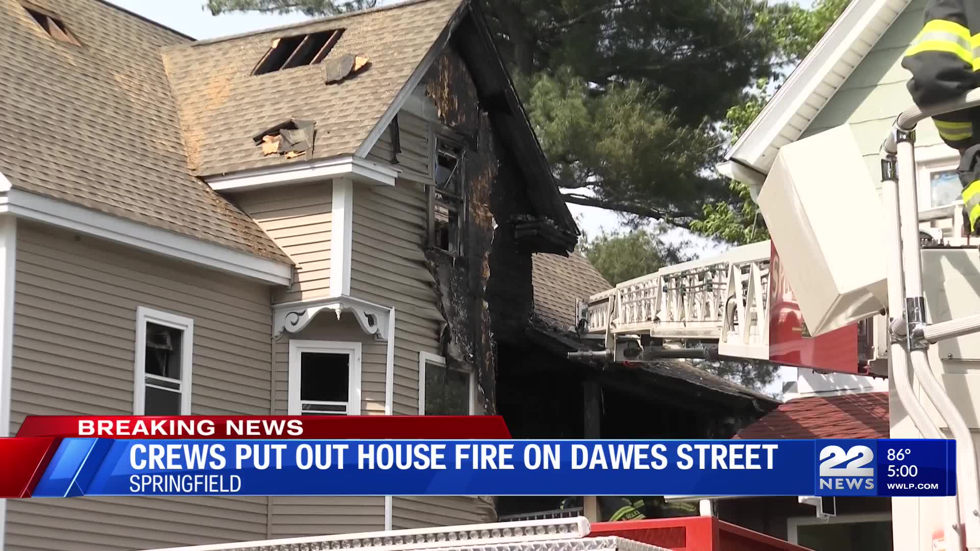 Crews put out fire on Dawes Street in Springfield