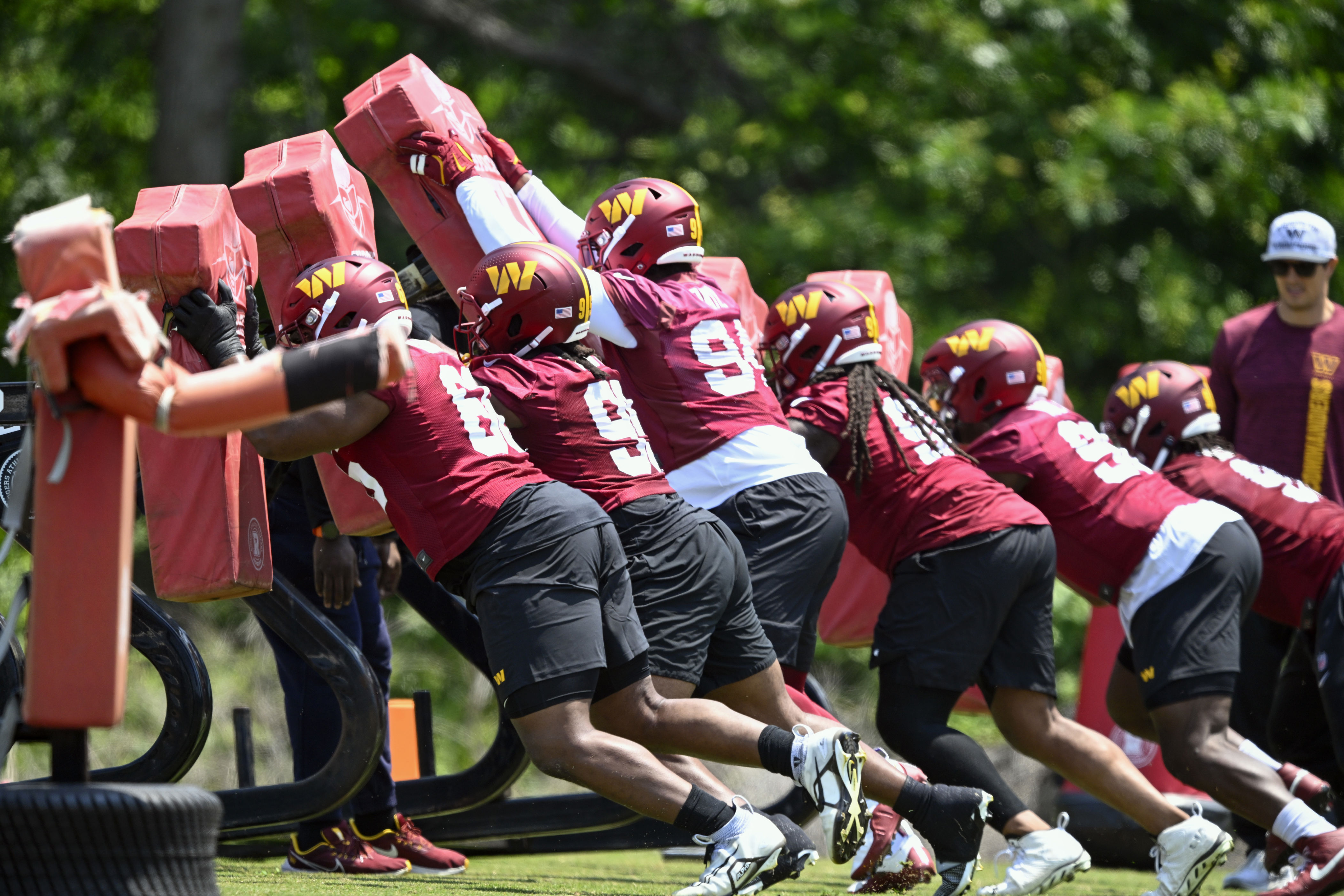 ‘We got some big ol’ guys’: Why the Commanders’ defensive line bulked up