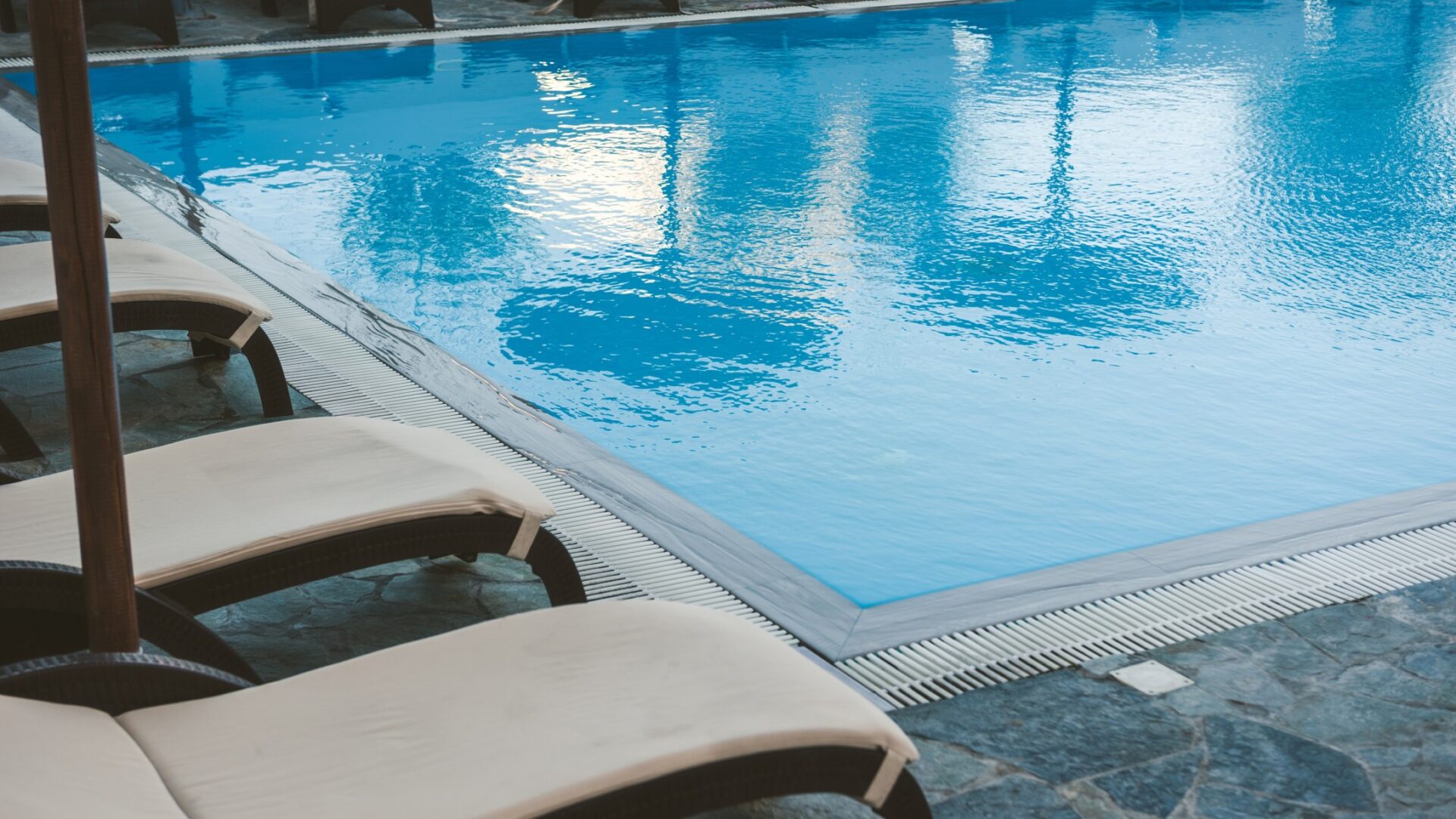 Terrified 4-Year-Old Boy Pulled Into Hotel Pool Filter During Vacation ...