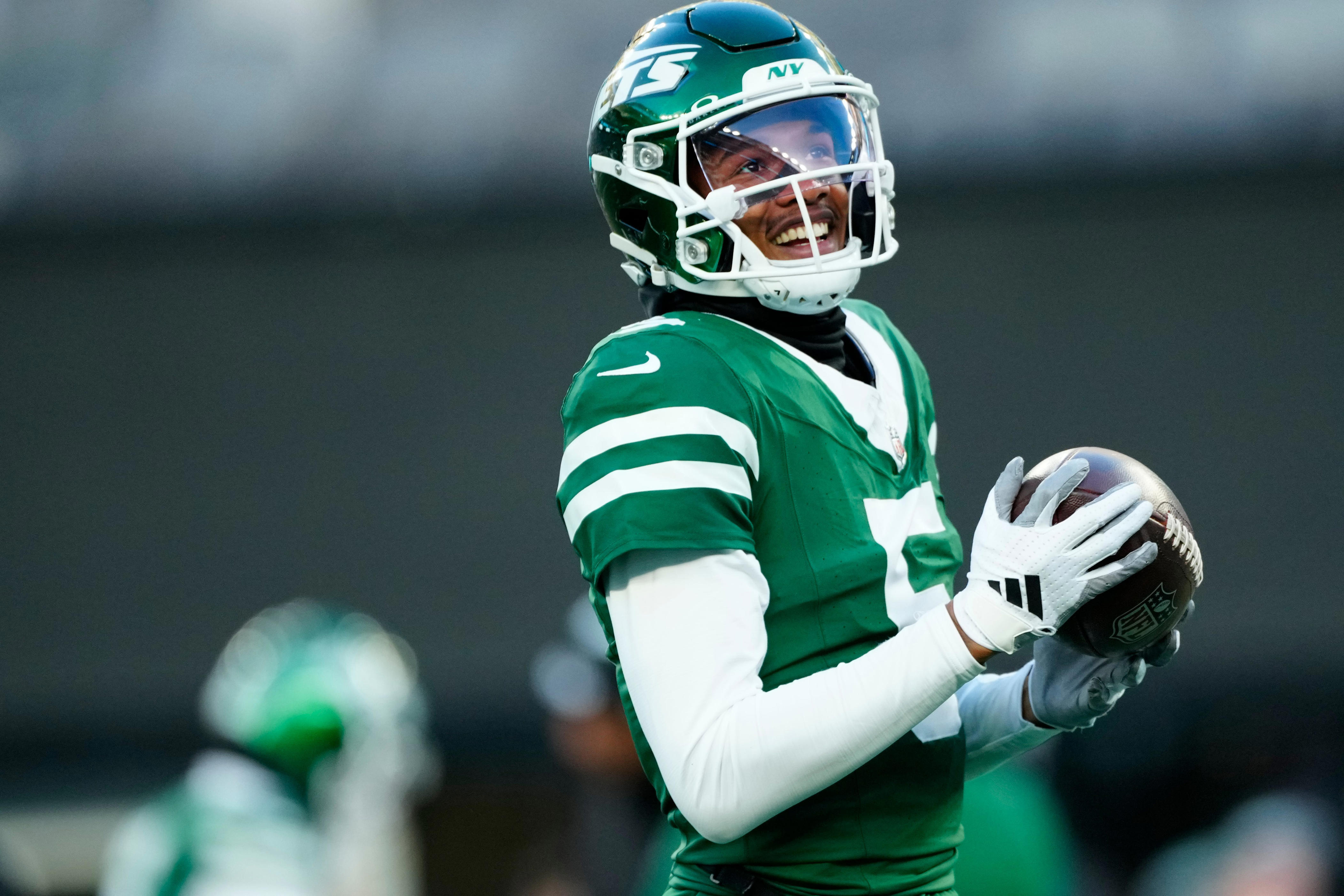 Jets' Woody Johnson, Garrett Wilson share positive moment at OTAs