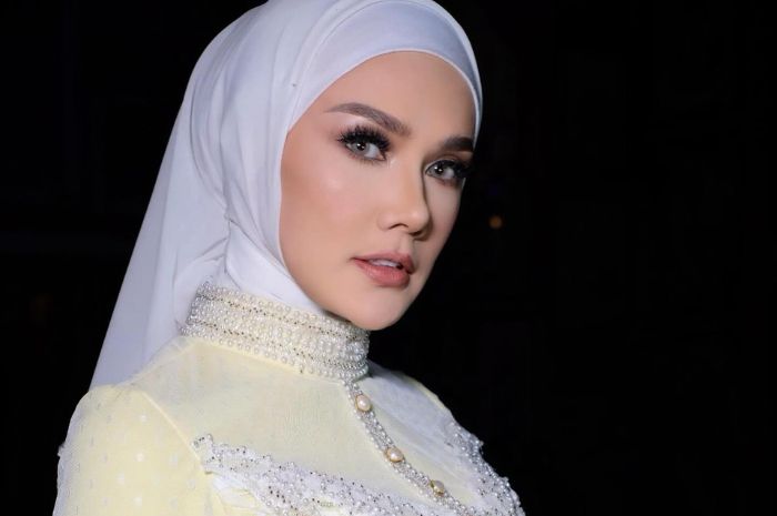 Dapat Gaji DPR Fantastis, Mulan Jameela Tampil Mewah Pakai Sepatu Rp 19 ...
