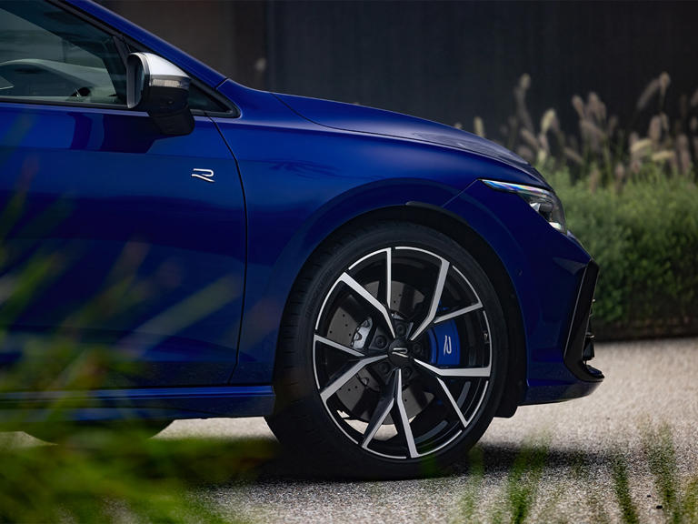 2025 Volkswagen Golf R Review (Incl. Video)