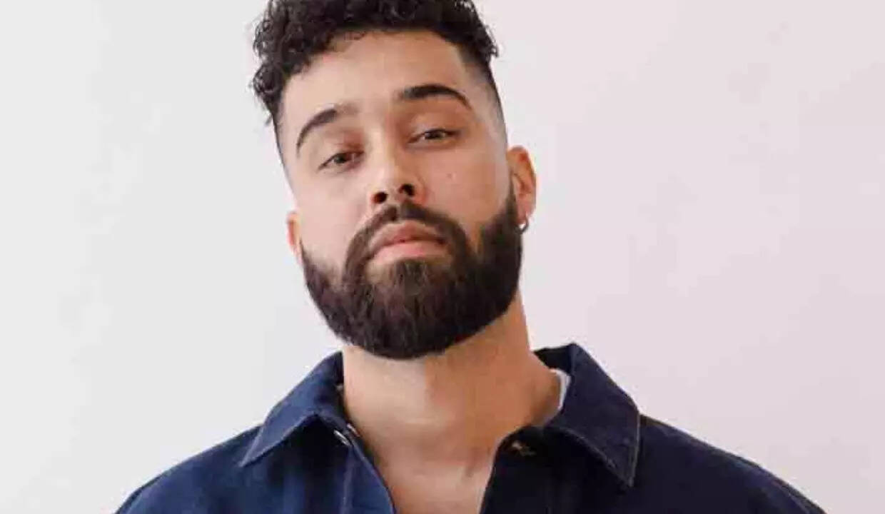 'Brown Munde' singer AP Dhillon’s fun moment with a fan captures hearts ...