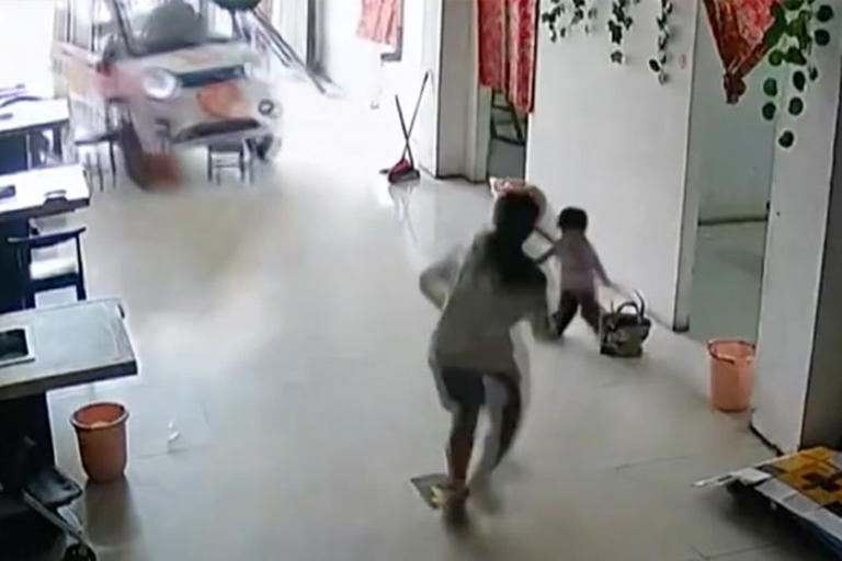 Moment girl, 11, narrowly saves baby sister from runaway vehicle in ...