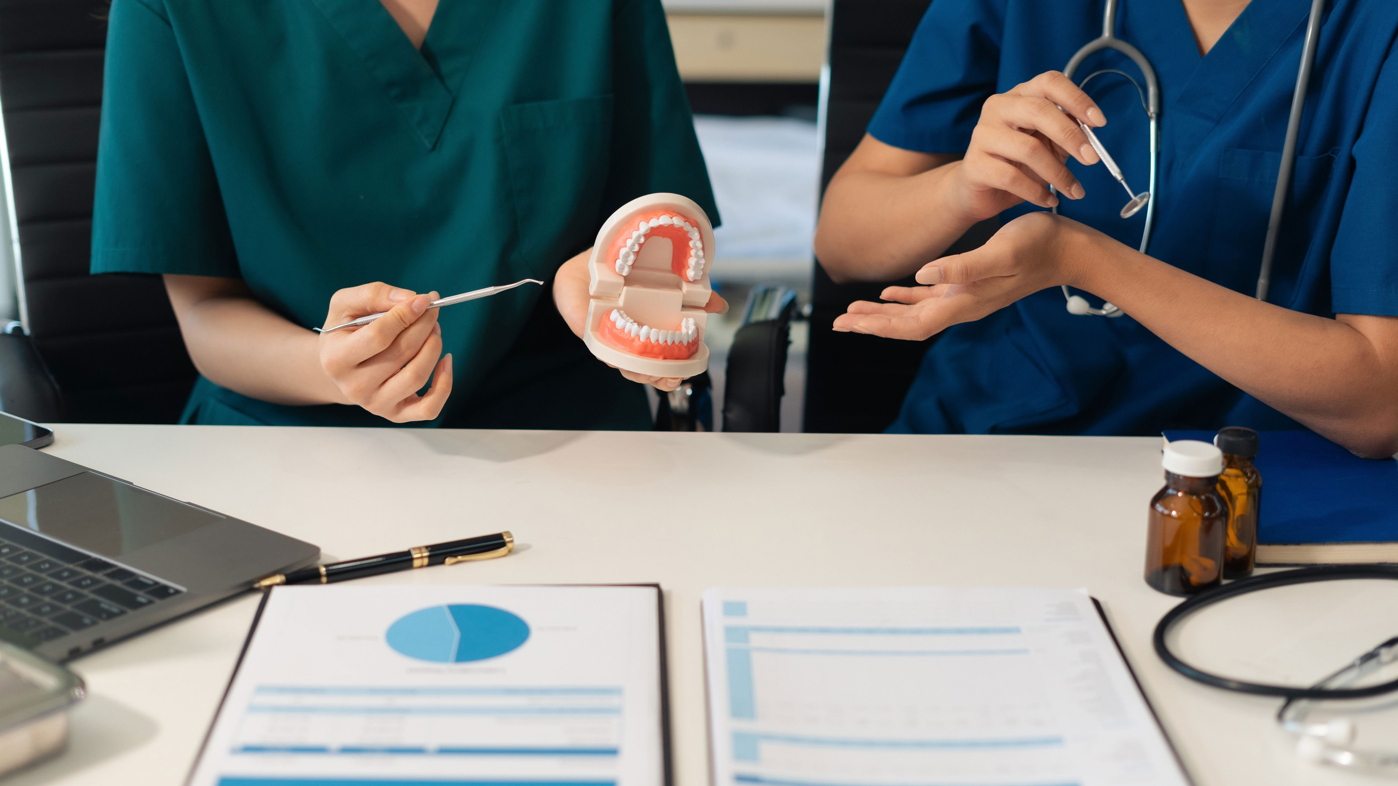 Co wyleczymy u dentysty na NFZ? Od 1 czerwca proteza za darmo, lepsza ...