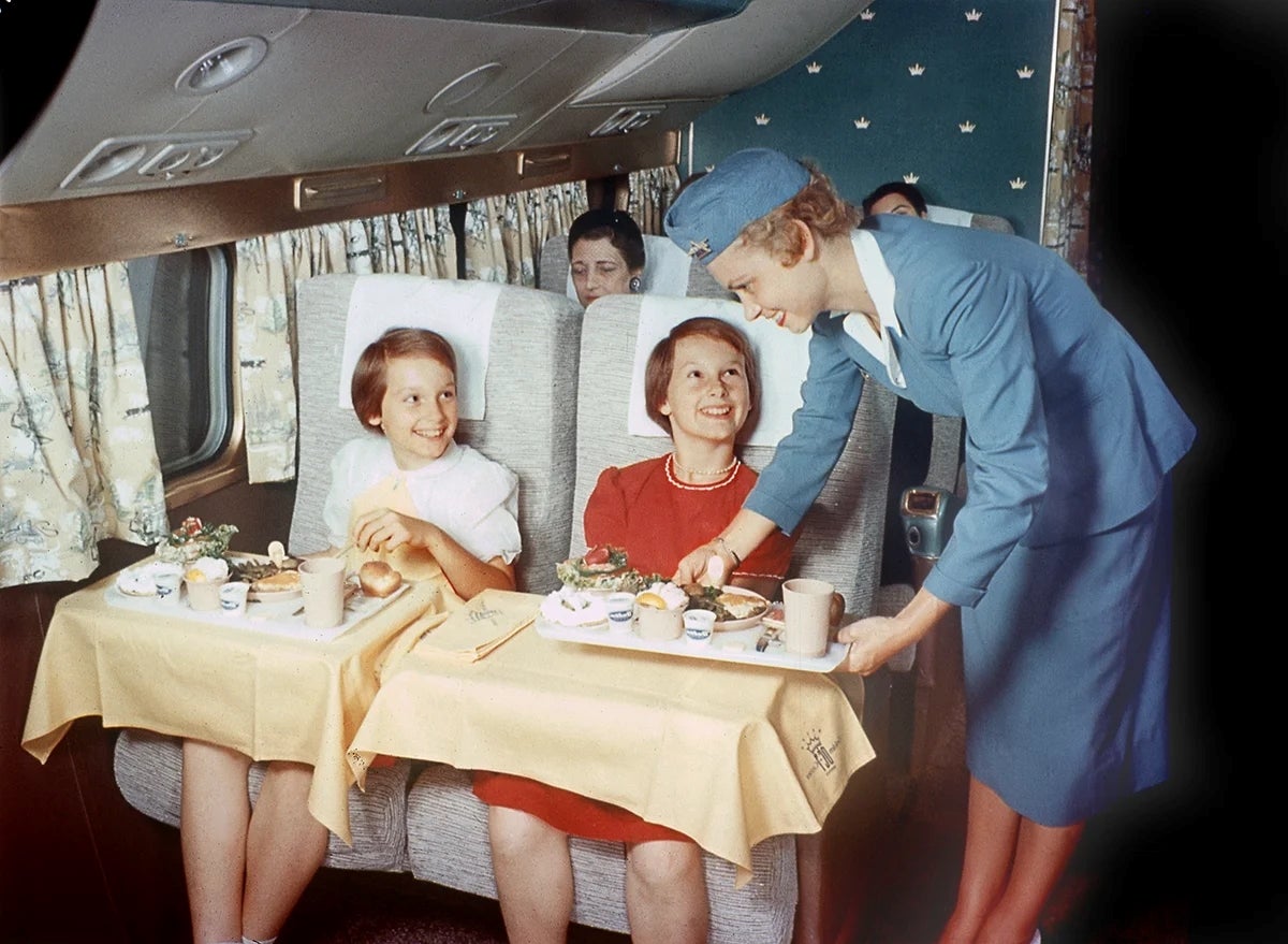 Fascinating photos reveal Delta’s flight attendant uniforms through the ...