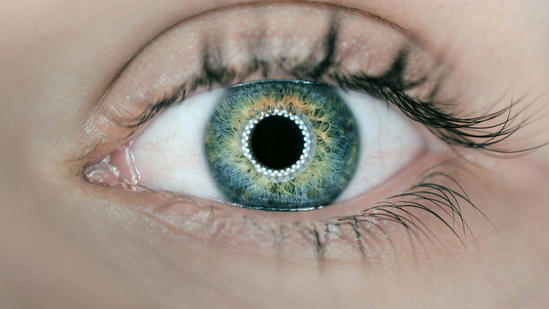 Sudden redness in eye? Top surgeon explains 5 visual red flags that ...