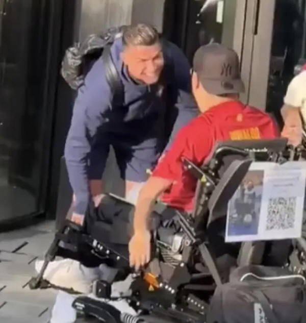 Dignity of Sweet Naldu...Delightful response to fan collision mistake ...