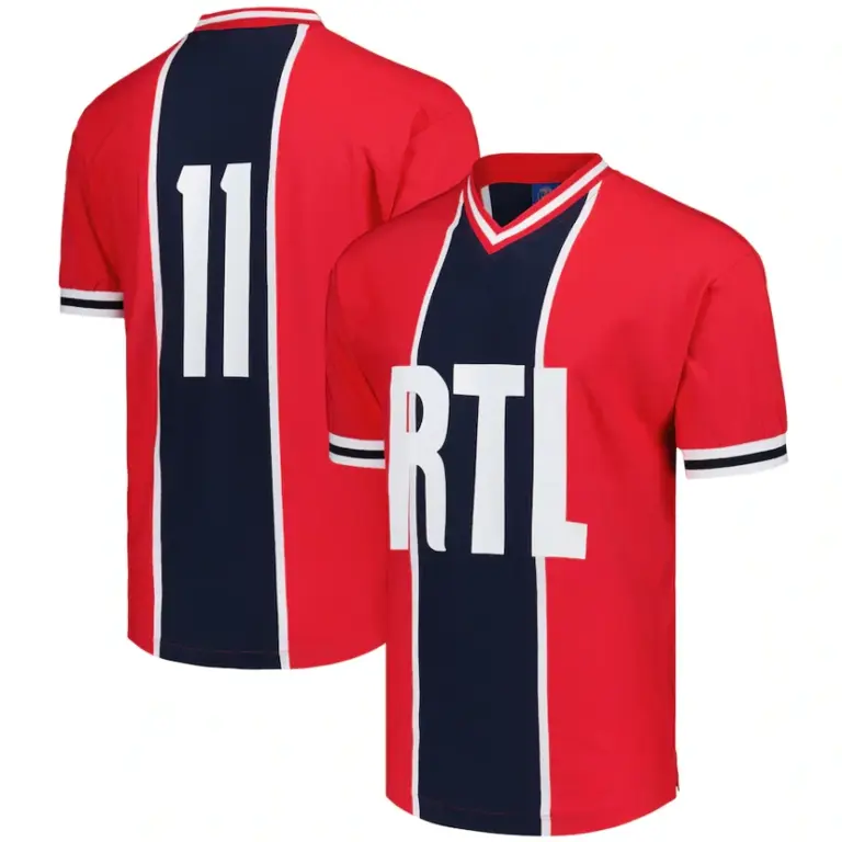 EN IMAGES. Le PSG sort un maillot vintage rouge