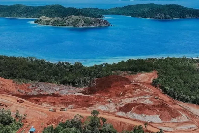 Kemenhut Hentikan Sementara Penerbitan PPKH Baru di Raja Ampat