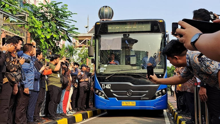 Pramono Resmikan Rute Baru Transjabodetabek Blok M-Bogor