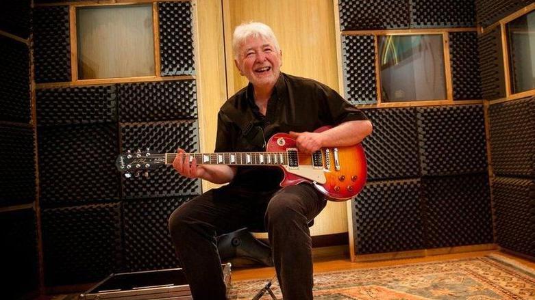 Paul Weller cover version 'the ultimate tribute to dad'