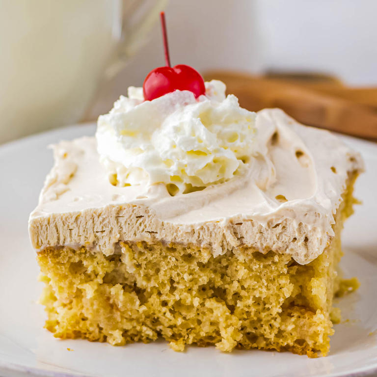 Root Beer Float Cake is Fizzy, Creamy, and Delicious