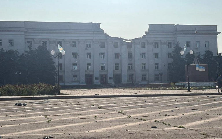 Russia bombs Ukraine's Kherson regional administration