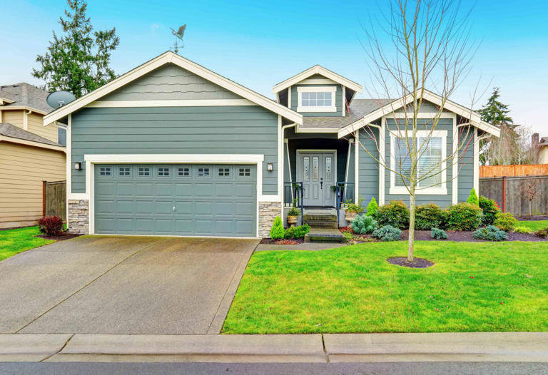 7 exterior features that could be hurting your home’s value, according ...