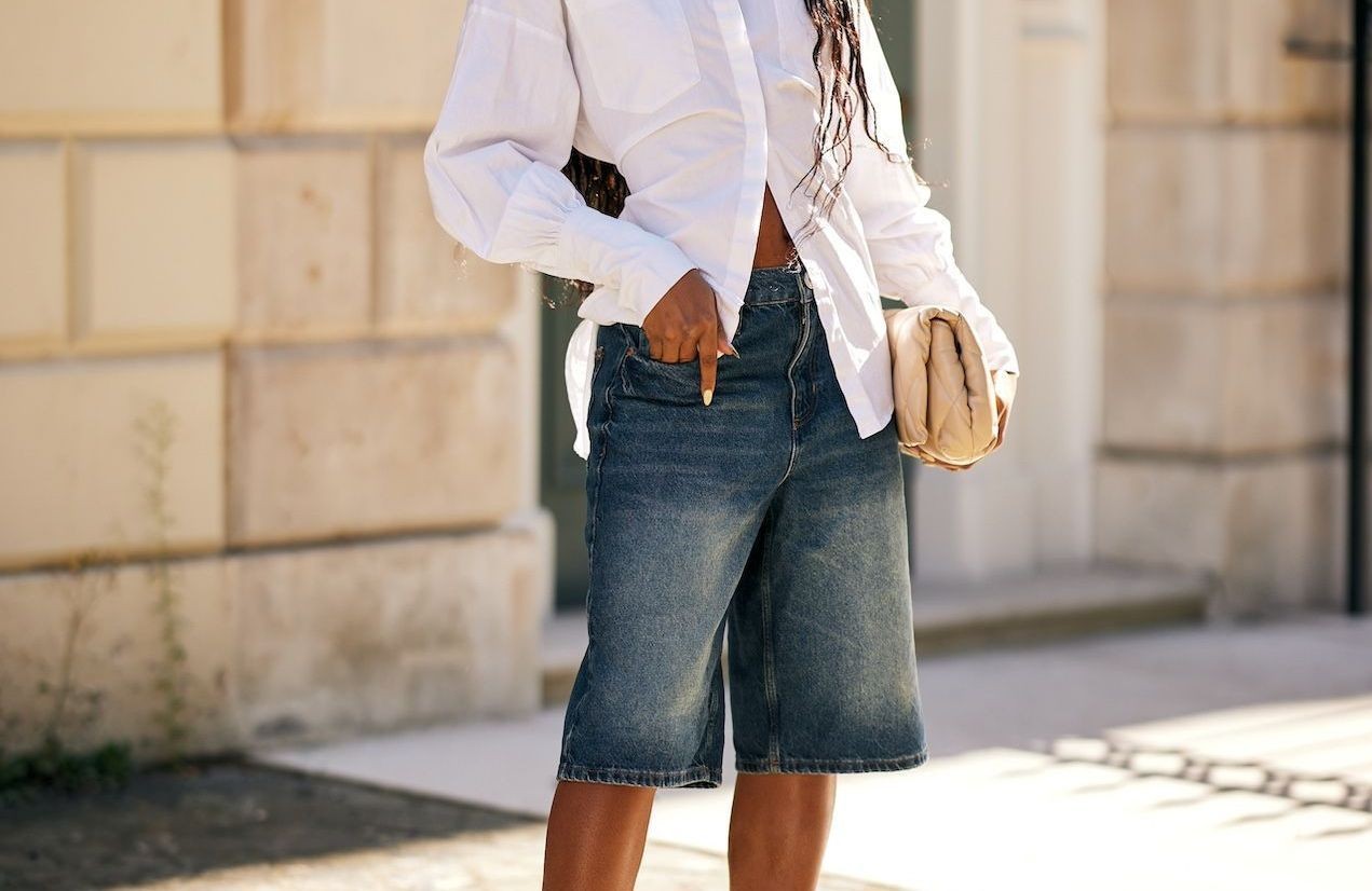 Comment adopter avec style le bermuda en jean, le basique confortable ...