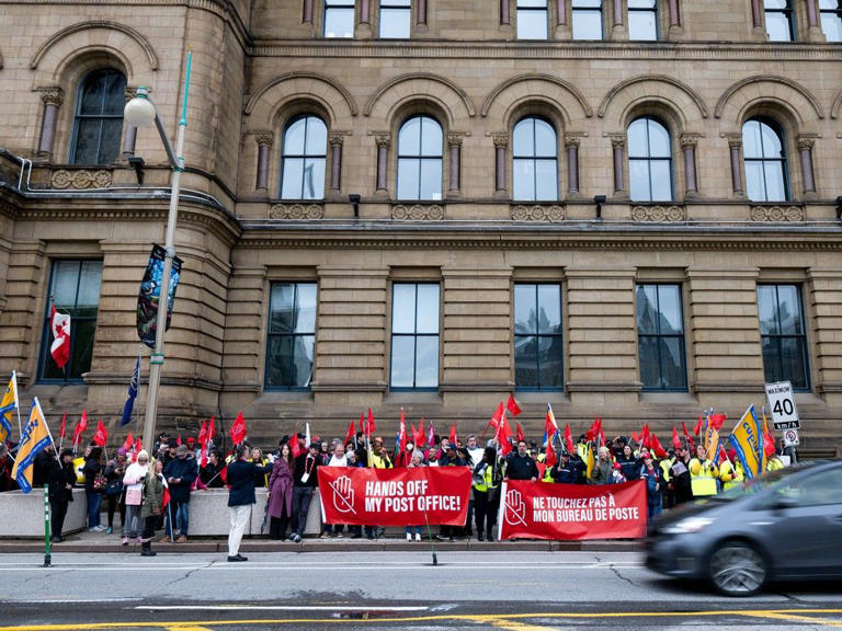 Today's letters: Canada Post workers must be realistic about the future
