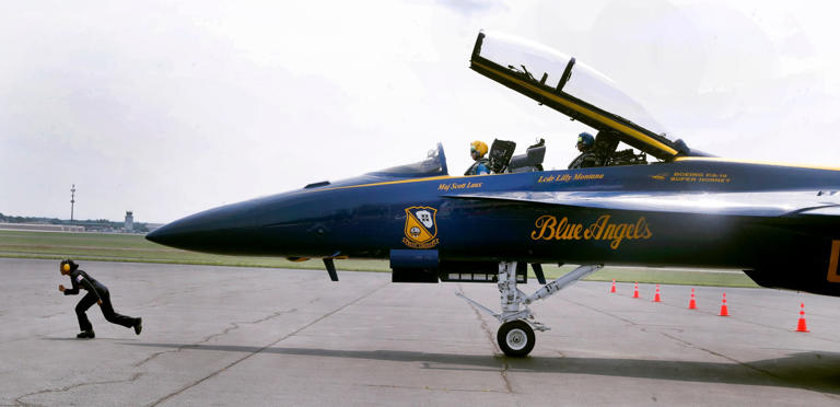 Franklin 'Key Influencer' flies in jet ahead of Blue Angels air show at ...