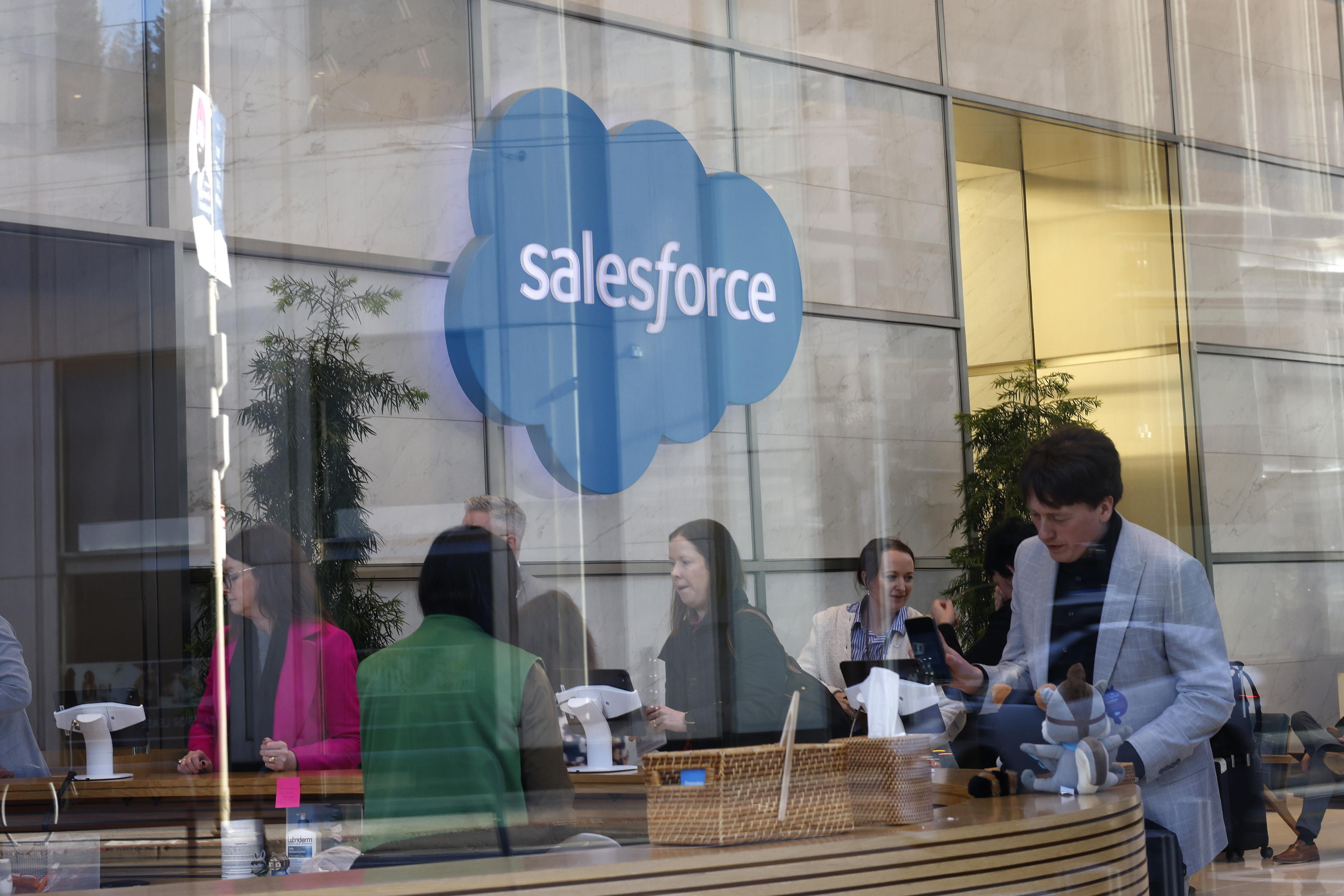 Hacker usano app Salesforce modificata per rubare dati aziende