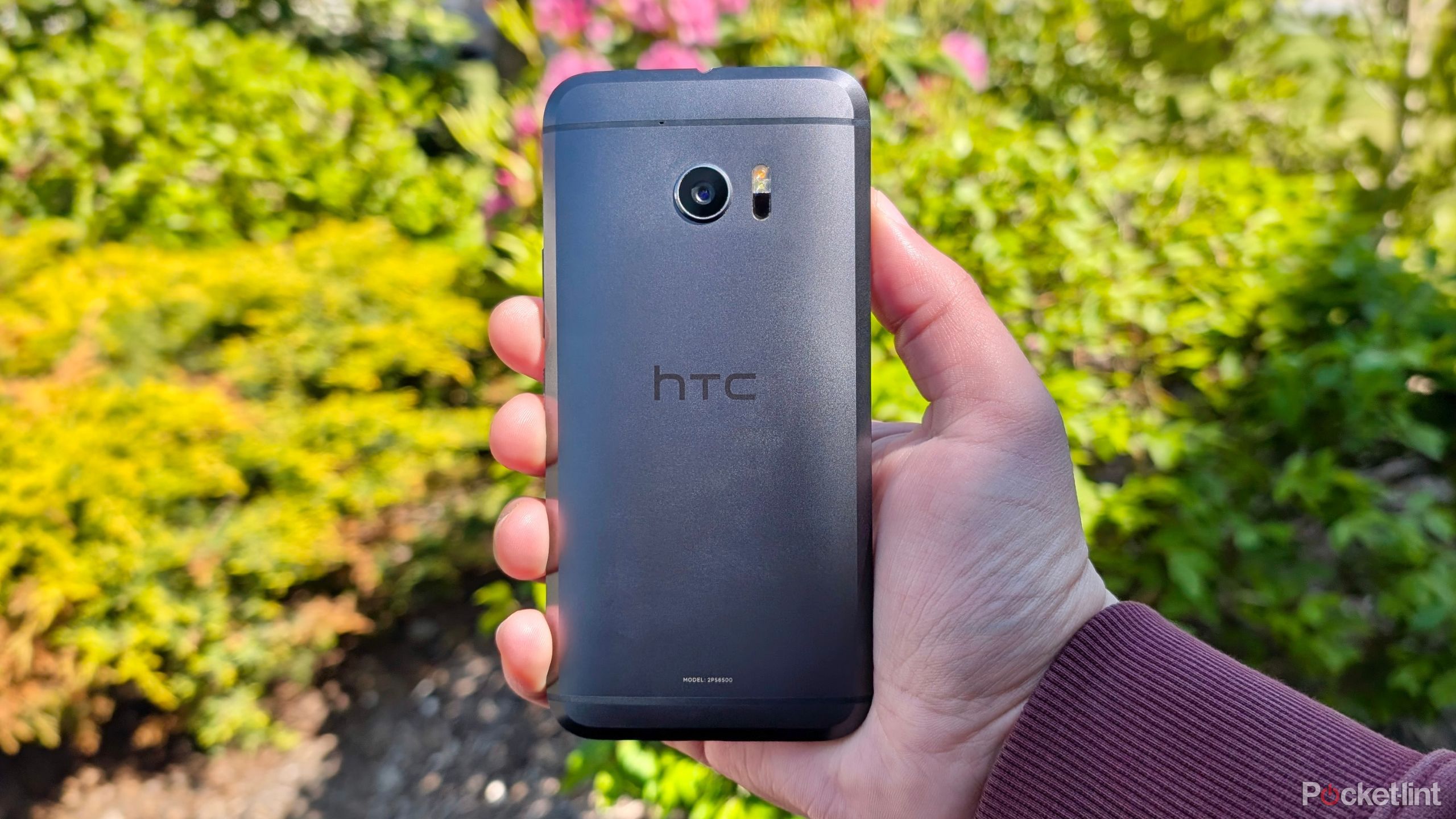 My favorite retro HTC phone marks the end of an era