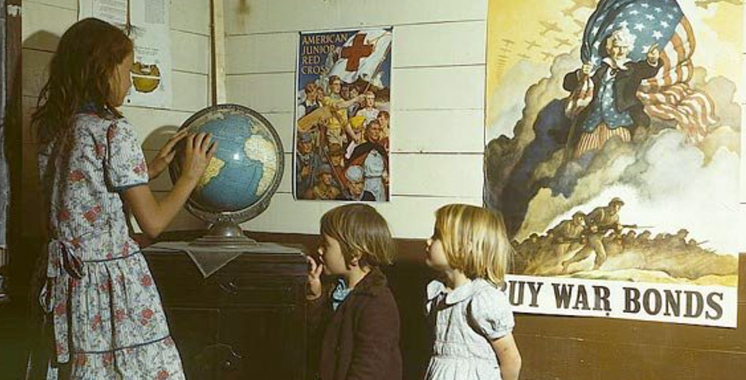 20 Photos Inside Everyday Life During WW2