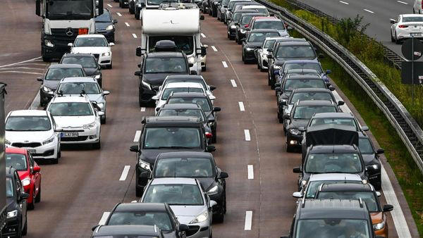 Nach Unfall: langer Stau auf der A2 bei Peine