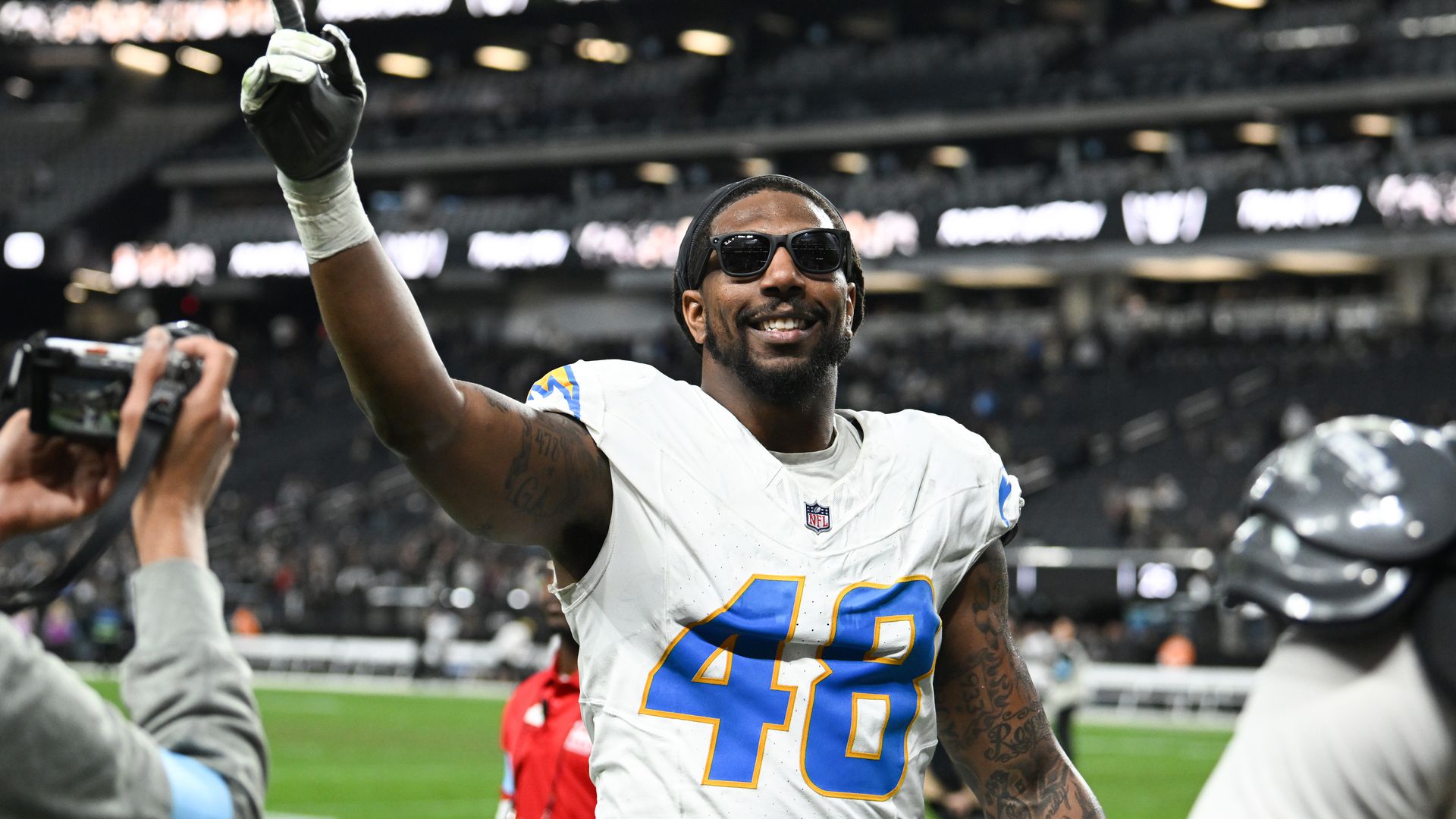 Chargers sign EDGE Bud Dupree to 1-year, $6 million extension