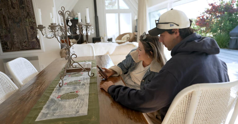 Couple lives on $132,000 in the 'Hamptons of New Zealand'—it's ...