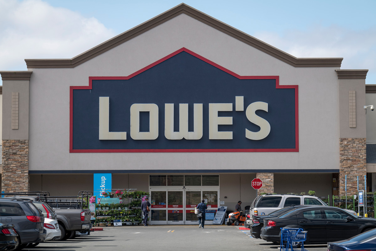 Lowe's Makes Major Move to Compete With Home Depot
