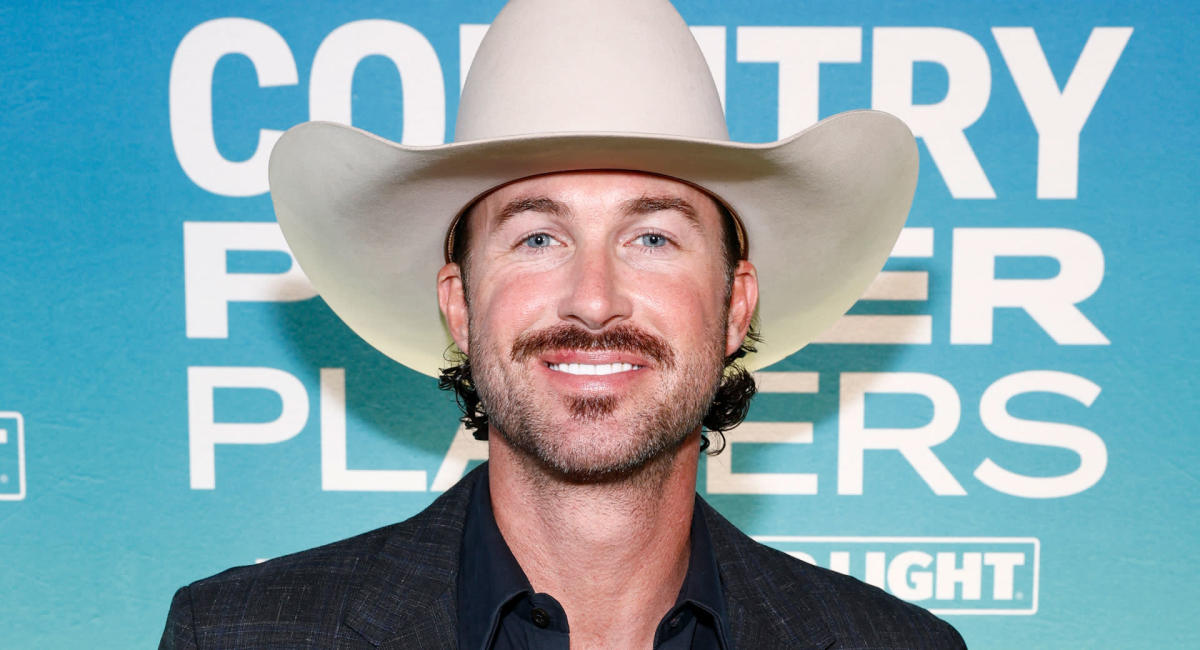 Country Star, 72, Honors Riley Green With Groundbreaker Award