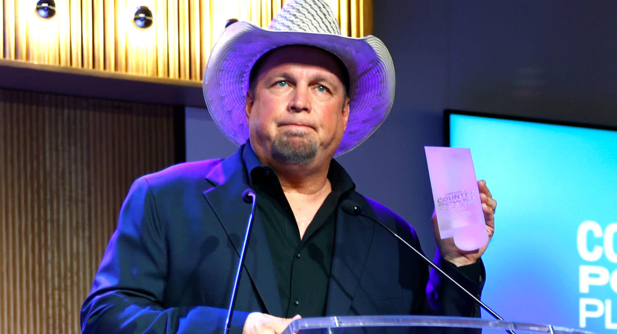 Garth Brooks Gives Rambling Speech in Rare Public Appearance Amid Legal ...