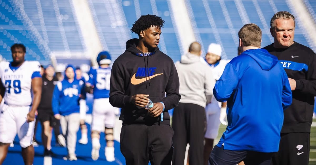 Kentucky Quarterback Commit Transfers to Football Powerhouse