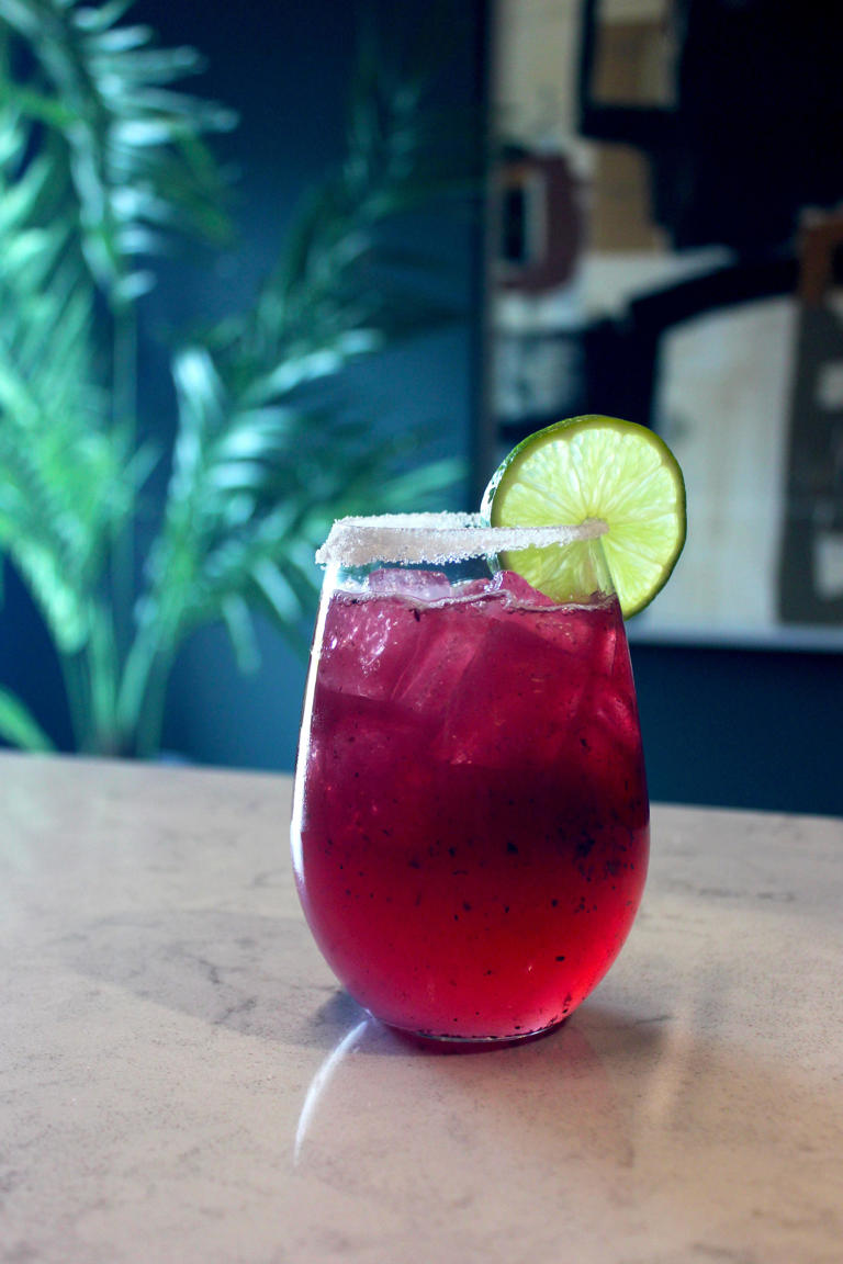 West Side Social brings pickleball, flatbreads, and smashburgers to Pella