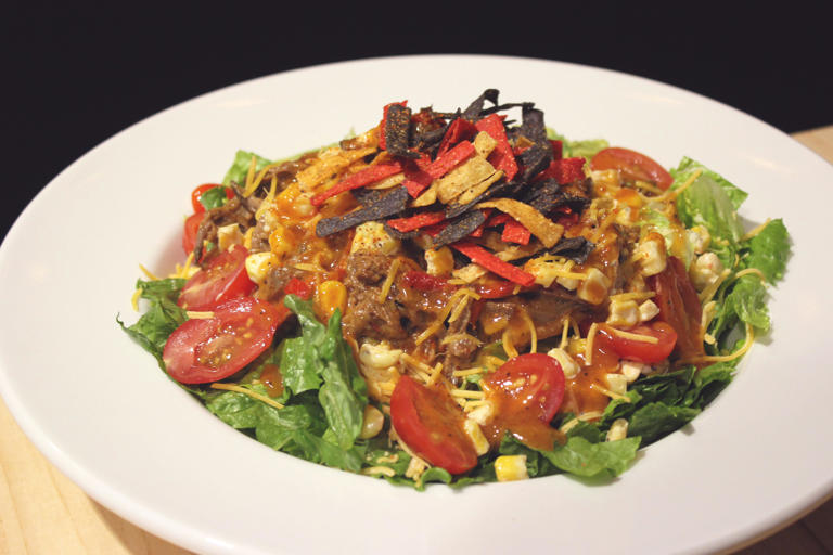 West Side Social brings pickleball, flatbreads, and smashburgers to Pella