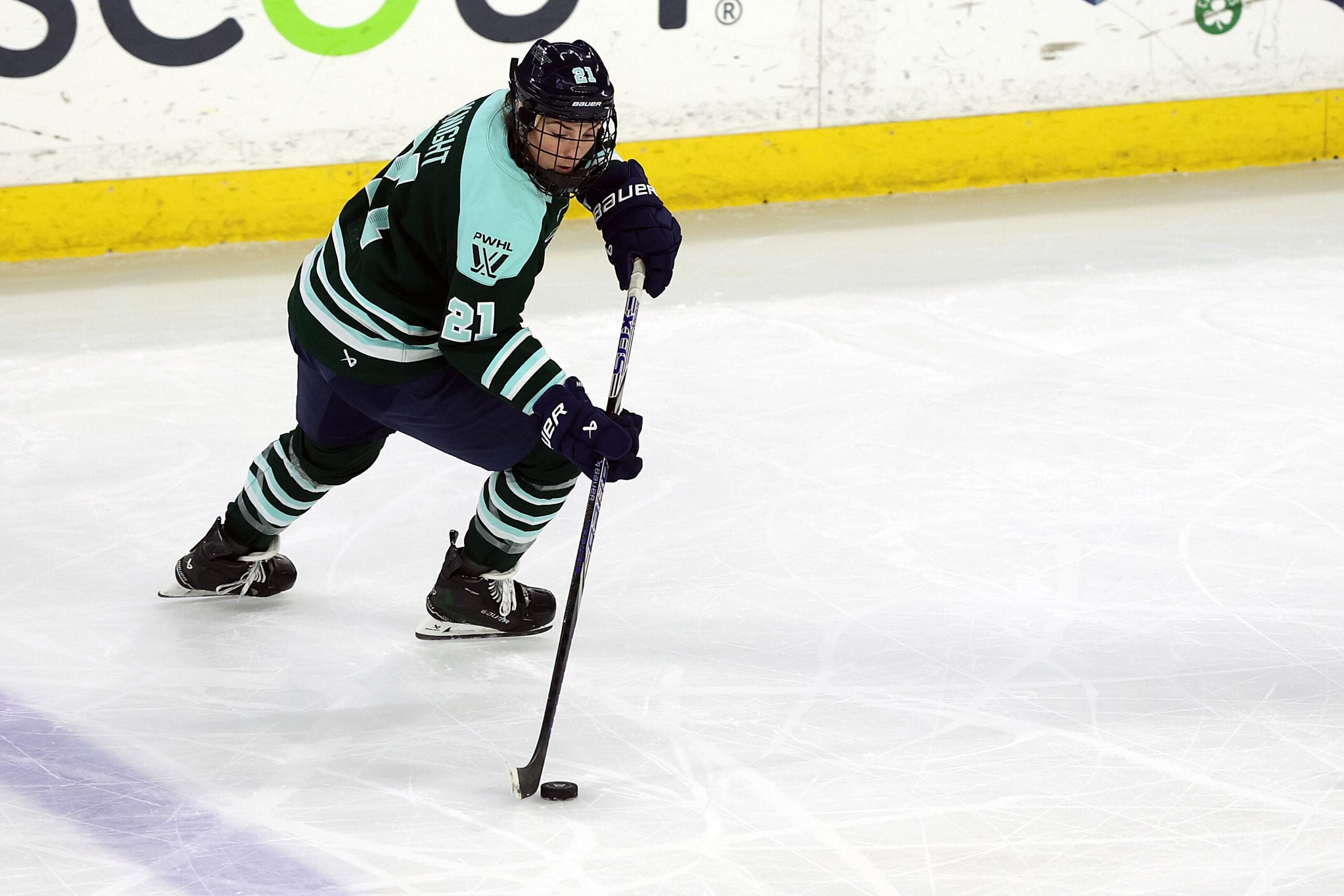 Left unprotected by Boston, former Fleet captain Hilary Knight signs ...