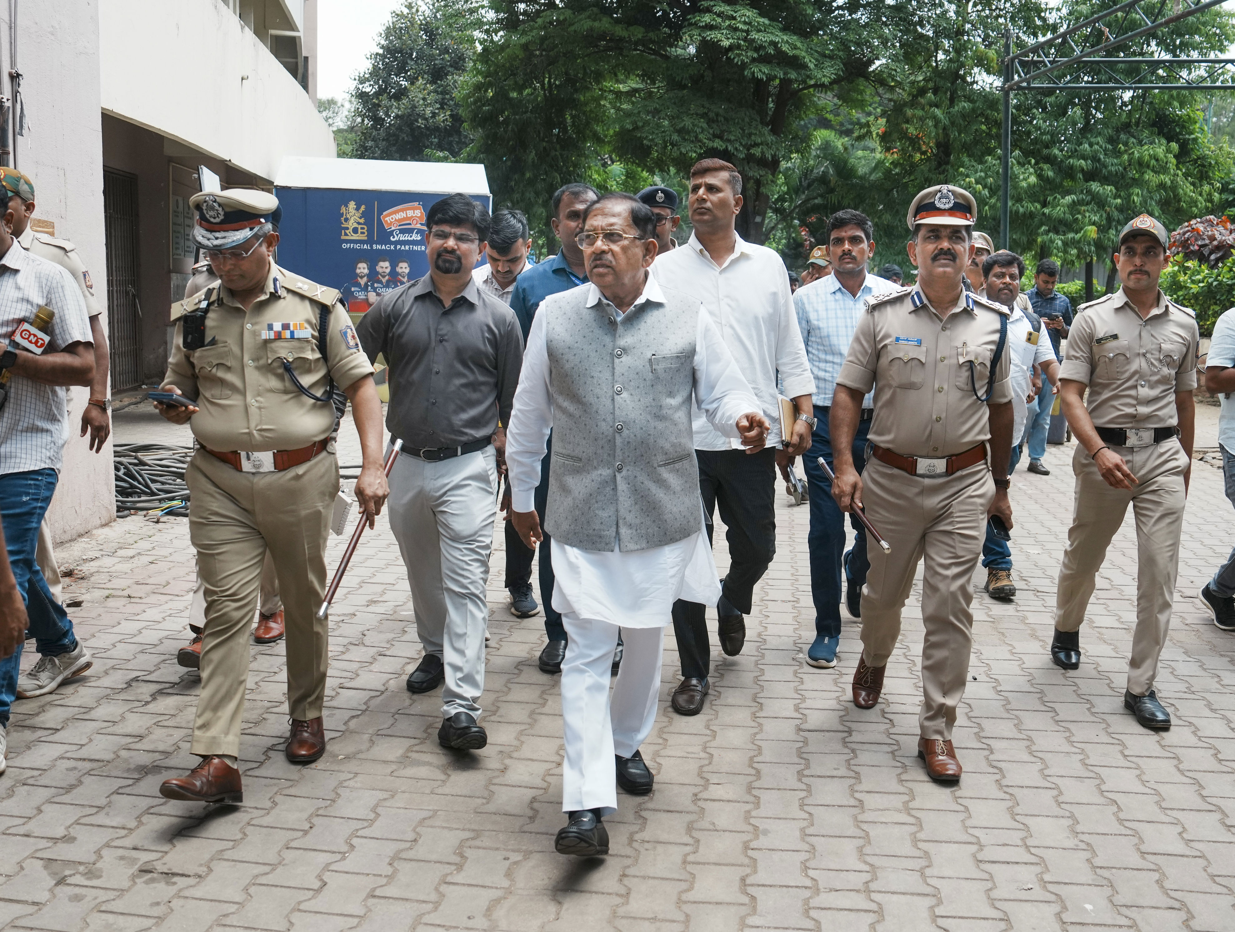 Parameshwara hints he too is in CM race in case of leadership change in ...