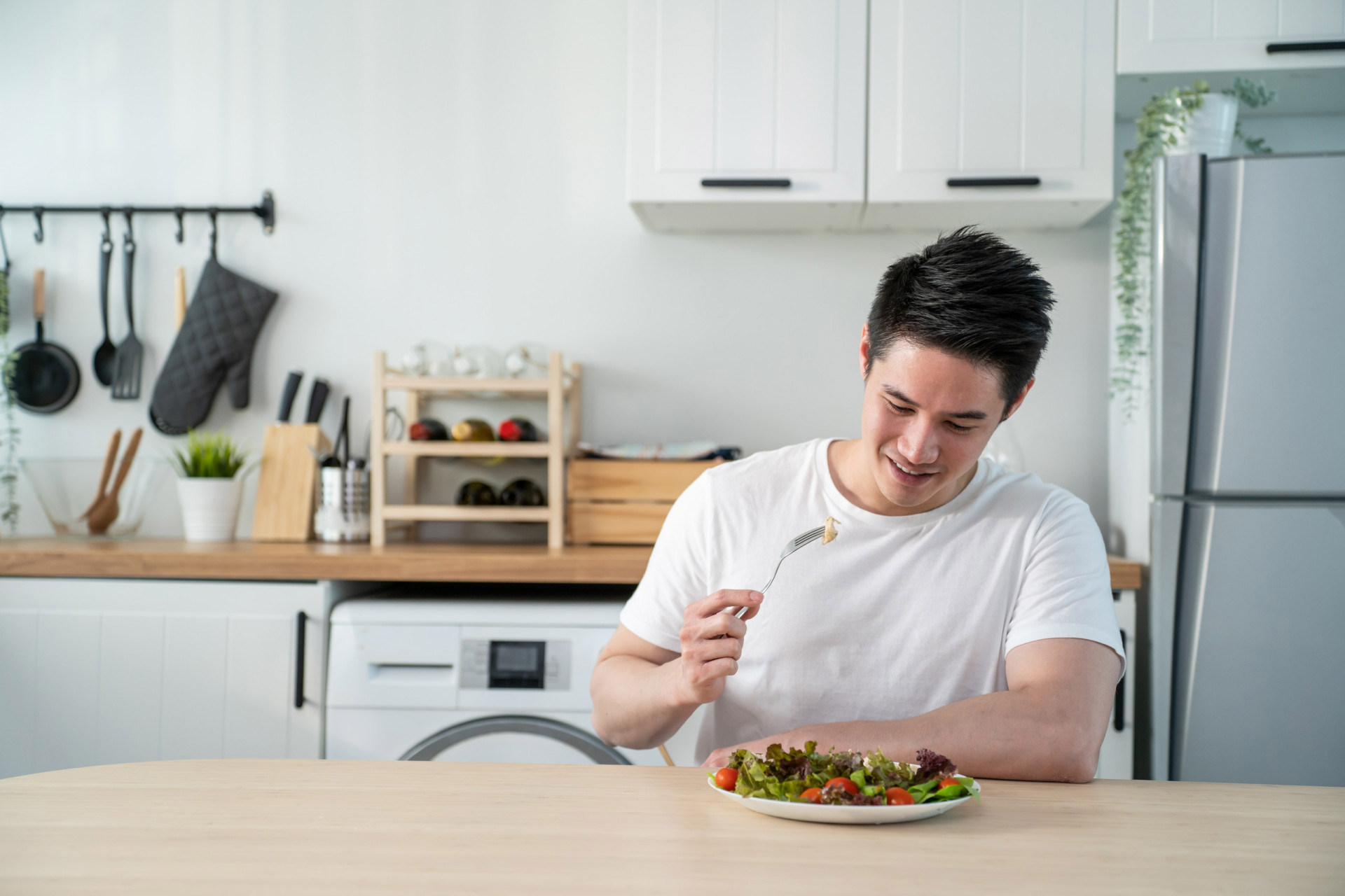The risks and benefits of becoming vegan or vegetarian The risks and benefits of becoming vegan or vegetarian
