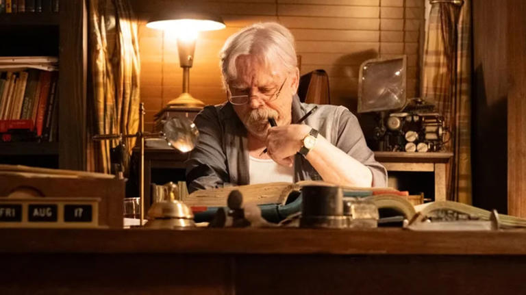 The Life Of Chuck Review: Stephen King's Novella Becomes Mike Flanagan ...