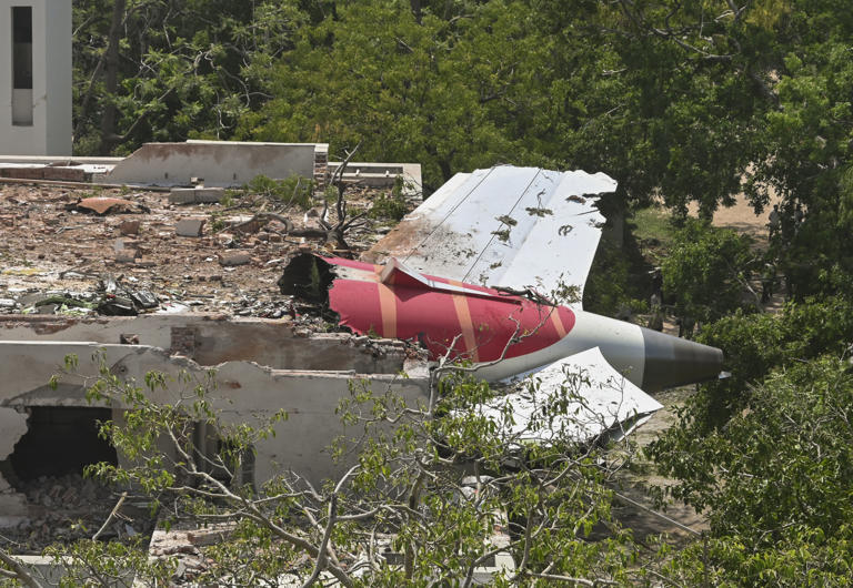 Pilots' body renews demand for judicial probe into AI-171 crash ...