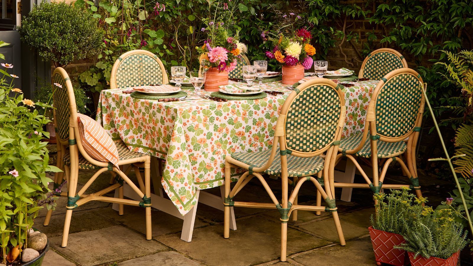 Add guaranteed wow factor to your garden party decor with these simple ...