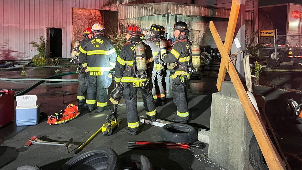 Crews battle 2-alarm fire at abandoned building in Renton