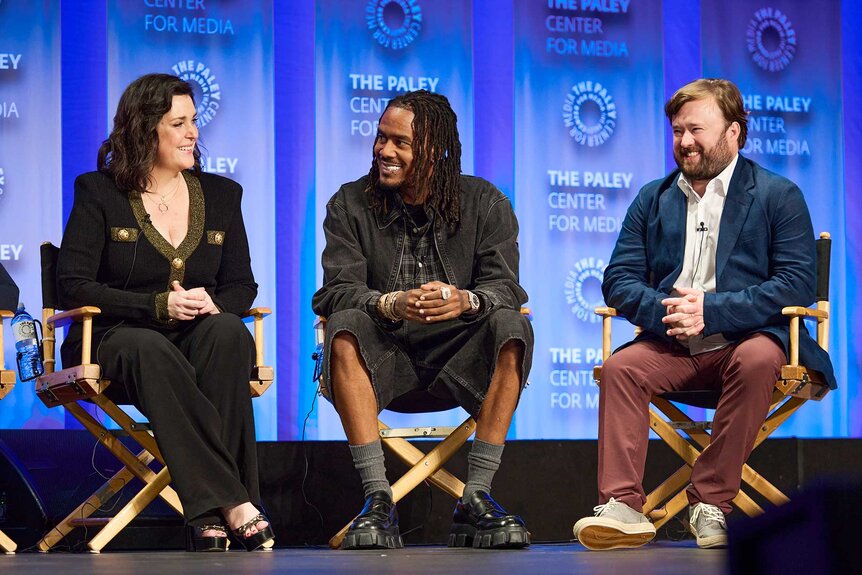 John Cho, Melanie Lynskey Loved Getting to "Lie, Lie, Lie" in Latest ...