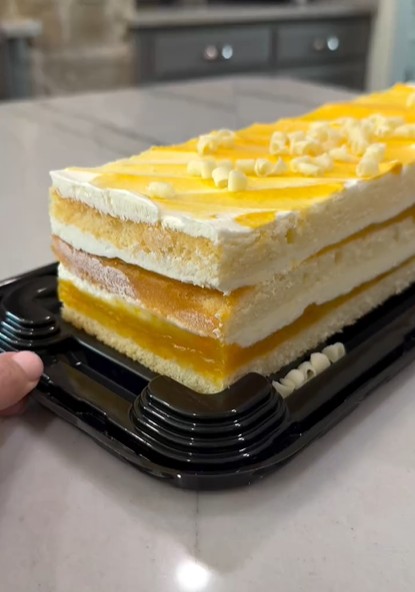 Costco’s New Peaches and Cream Bar Cake Draws Rave Reviews | VIDEO